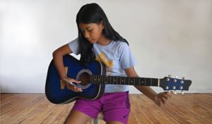 Guitar Lessons for Kids – Learn Over 10 Easy Songs Step-by-Step